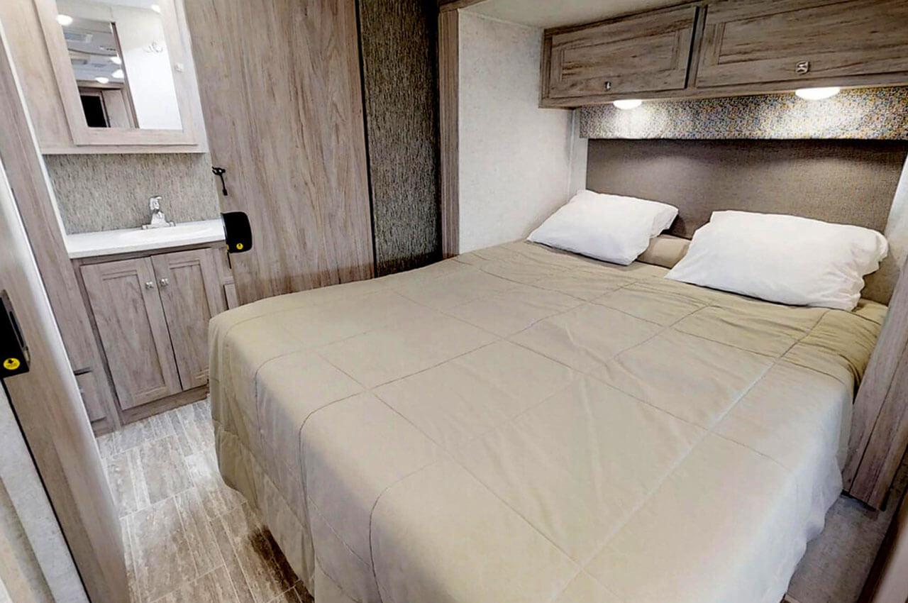 RV Rentals | Class C | Midi Motorhome | CanaDream