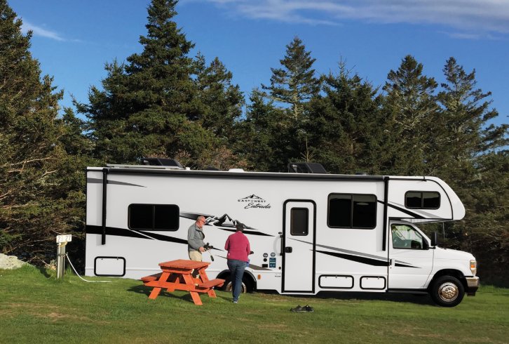 Class C RV Rental | Rent Large Motorhome Canada | CanaDream